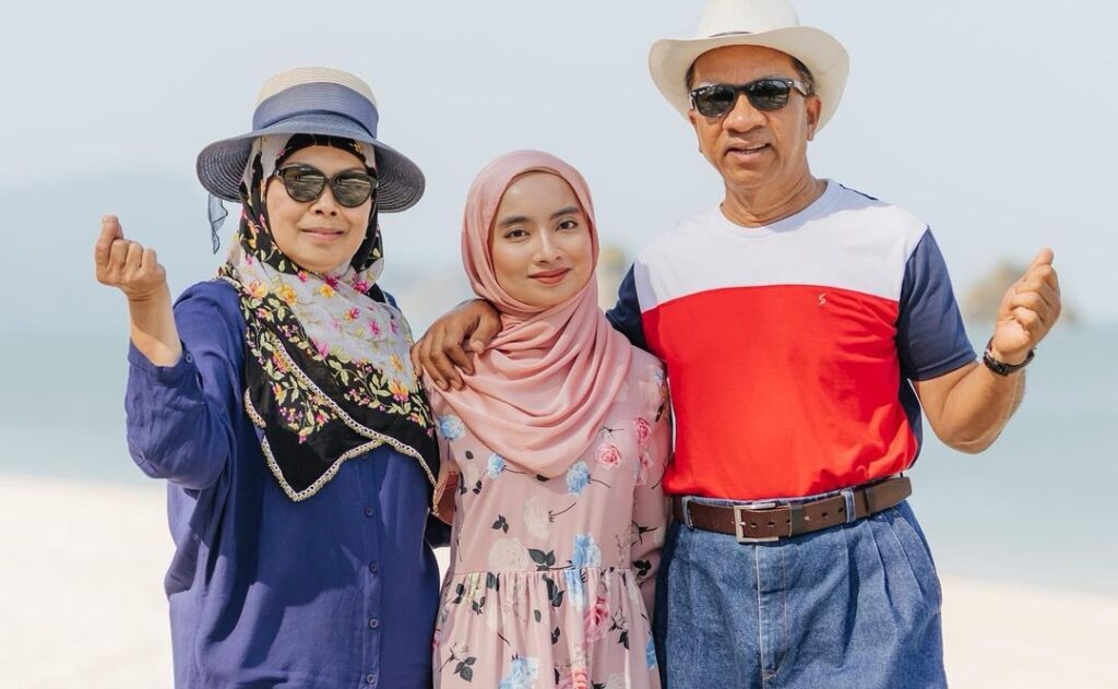 The Singing Pilot : Farah Rose Mahu Mekar - GIT MEDIA - Gayah : Gaya ...